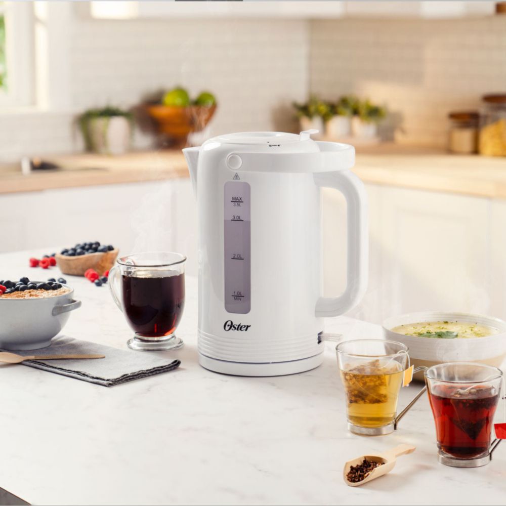 Hervidor eléctrico Oster® de 3.5L de gran capacidad BVSTKT35W | Oechsle.pe - Oechsle