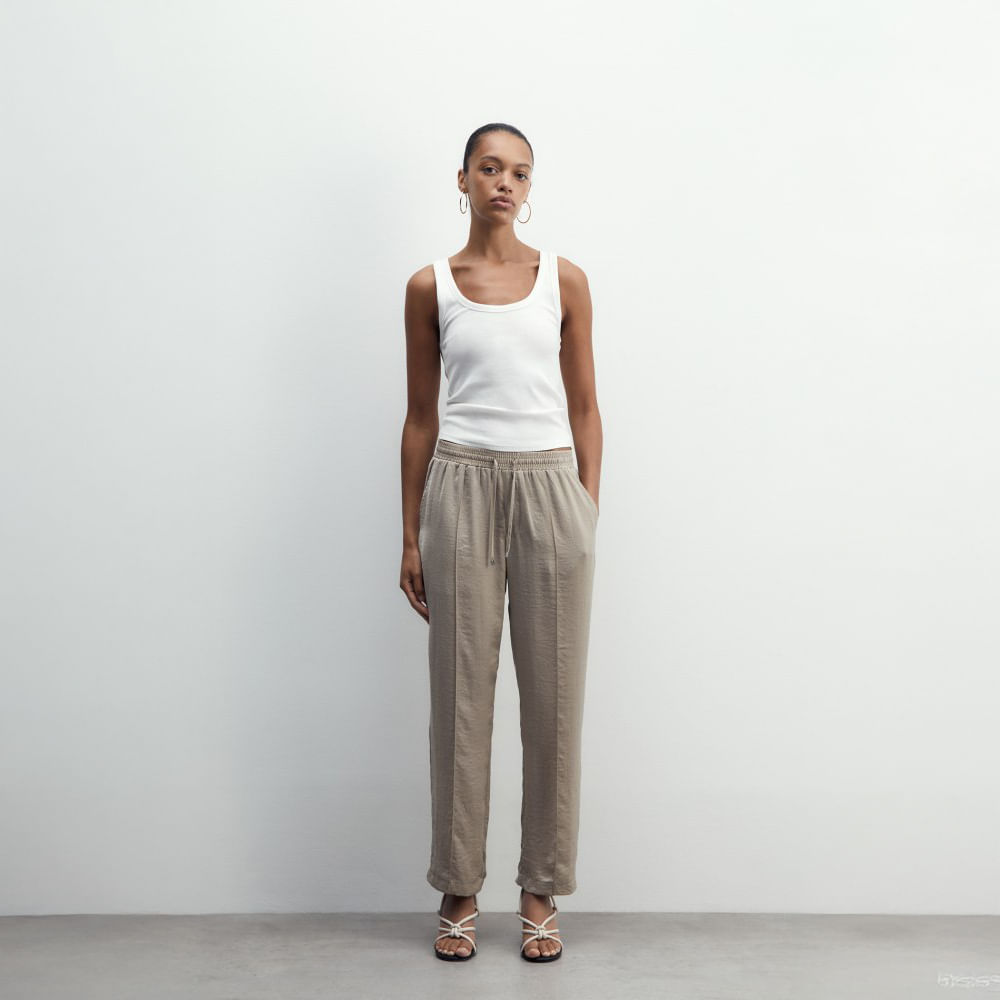 Pantalón Mujer Sfera Fluido Liso Plomo | Oechsle.pe - Oechsle