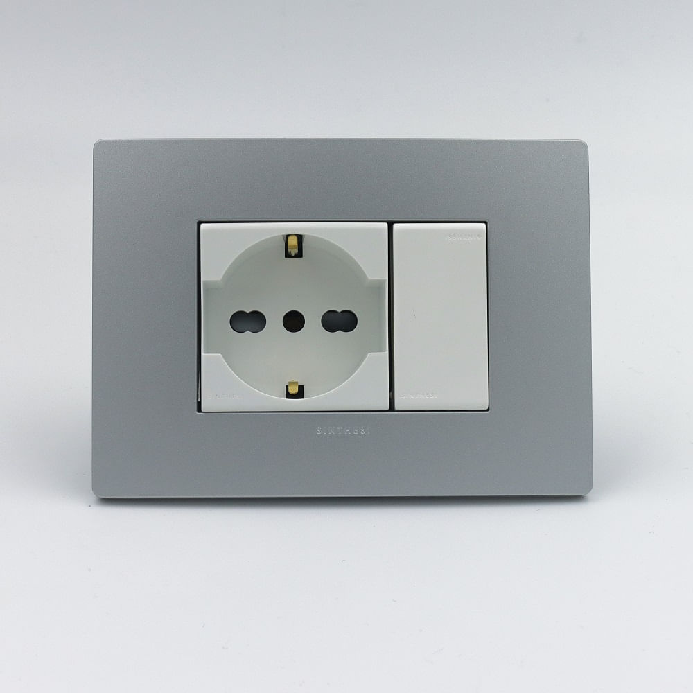 TOMACORRIENTE SCHUKO SIMPLE SINTHESI S33 PLACA PLATA Y DADO BLANCO| Oechsle.pe - Oechsle