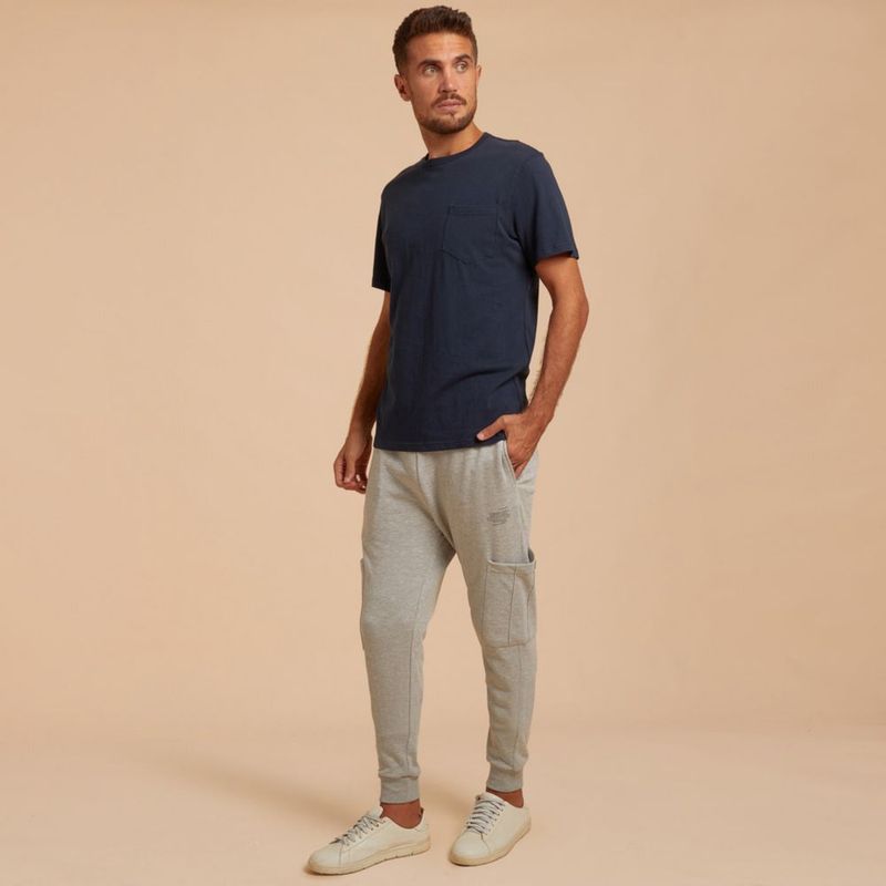 Polos básicos hombre cuello V, redondo y más | Oechsle.pe
